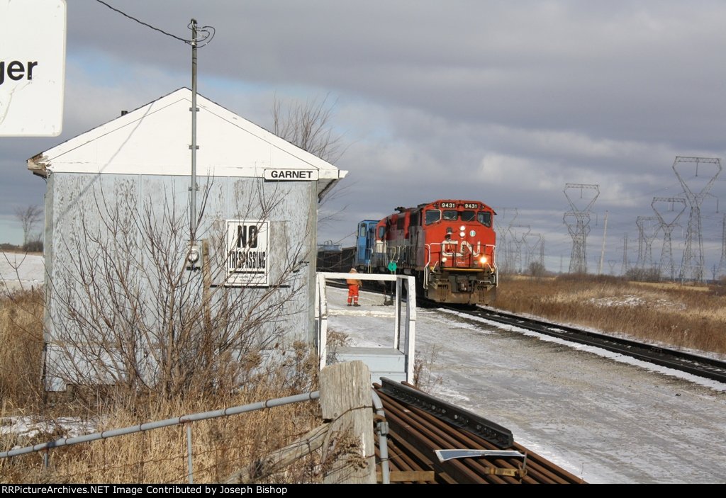 RMPX 9431 Pulling Gondolas